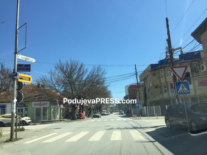 Podujeva është shëndërruar në qytet fantazmë, ja si duken sot rrugët e ...